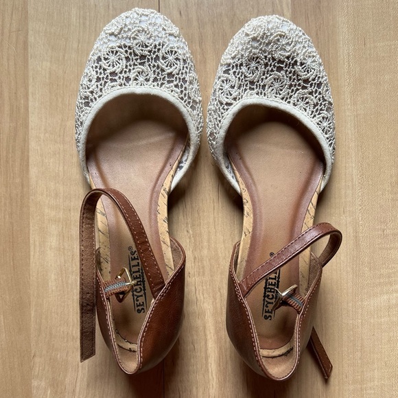 Seychelles | Shoes | Seychelles Tan And White Lace Eyelet Slightly ...